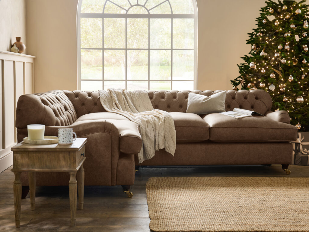 Chesterfield Sofas: A Touch of Timeless Elegance for Your Christmas ...